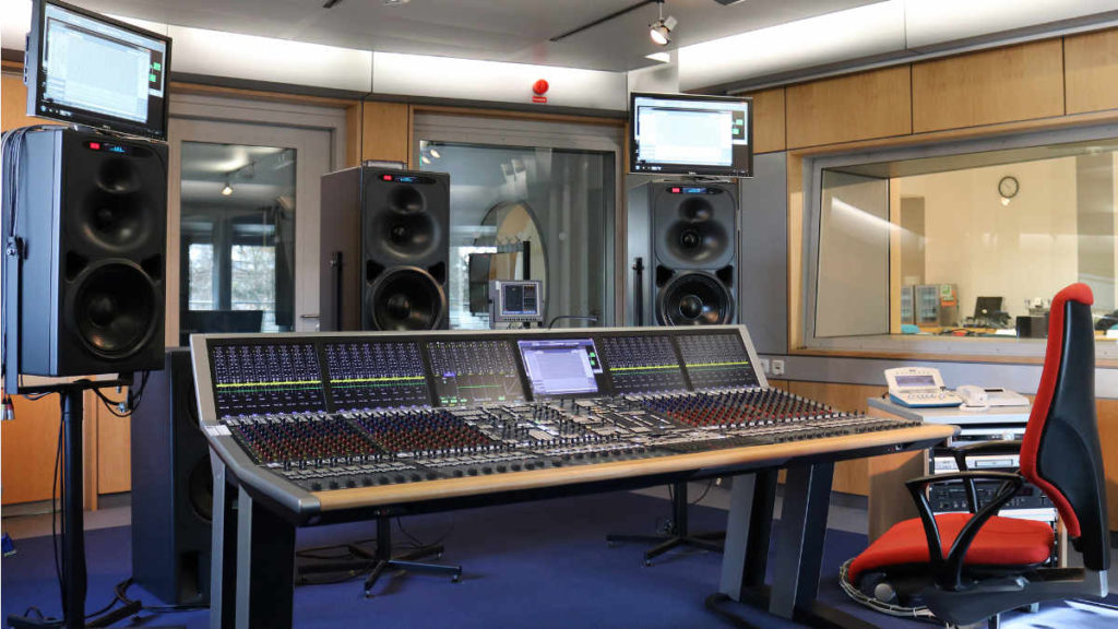 STAGETEC AURUS platinum Archive - EventElevator