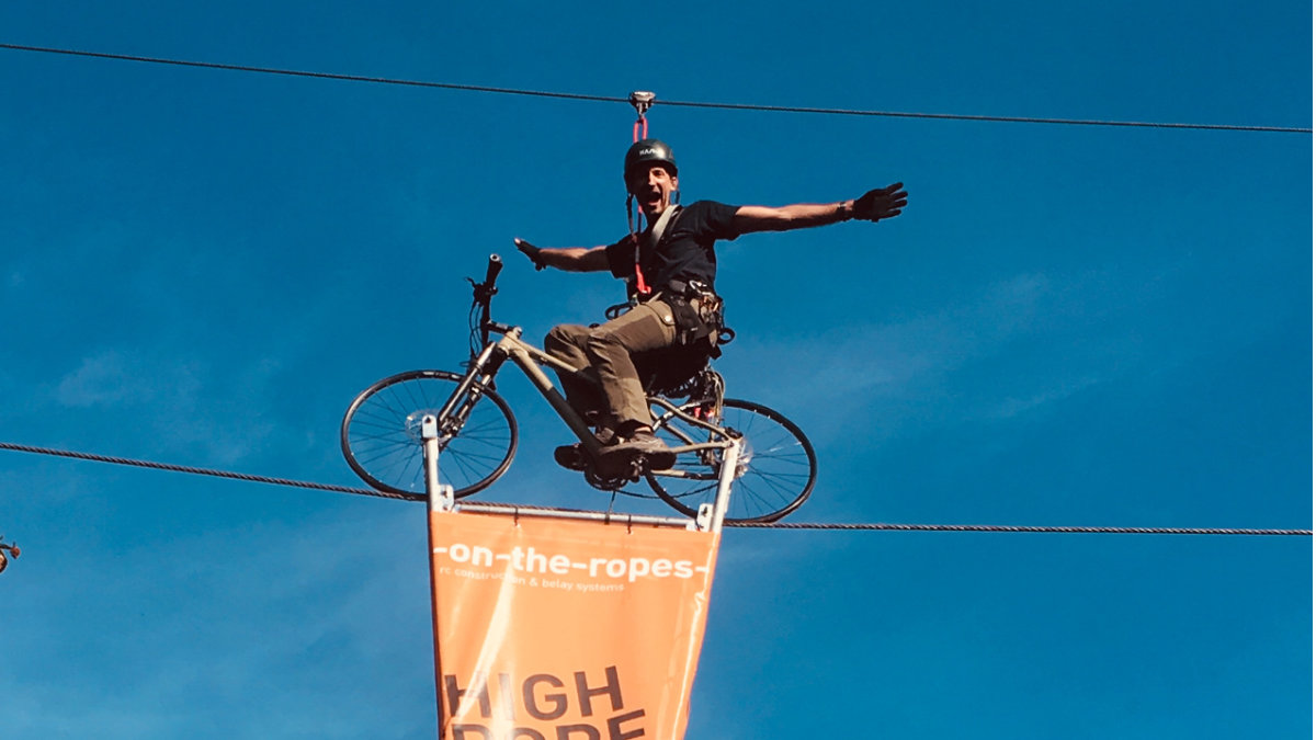 Area Four Industries unterstützt on-the-ropes beim High Rope Bike ...