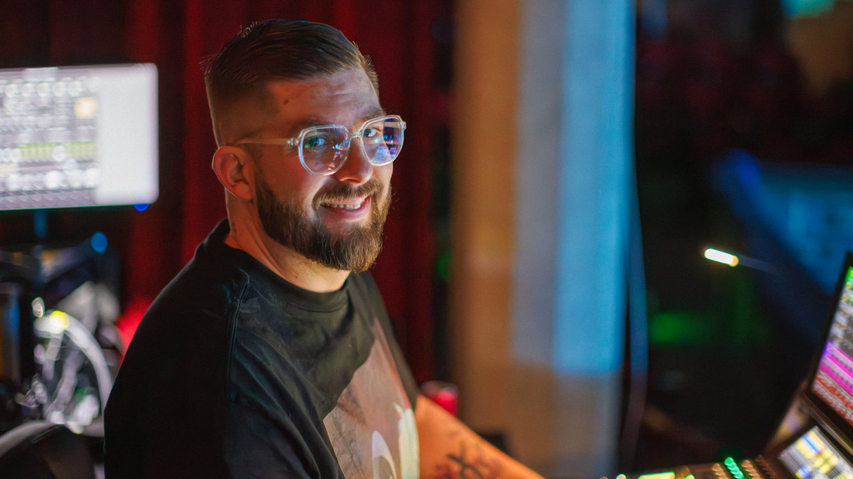 GLPs JDC-Familie setzt Daniel Adams-Ray in Szene - EventElevator