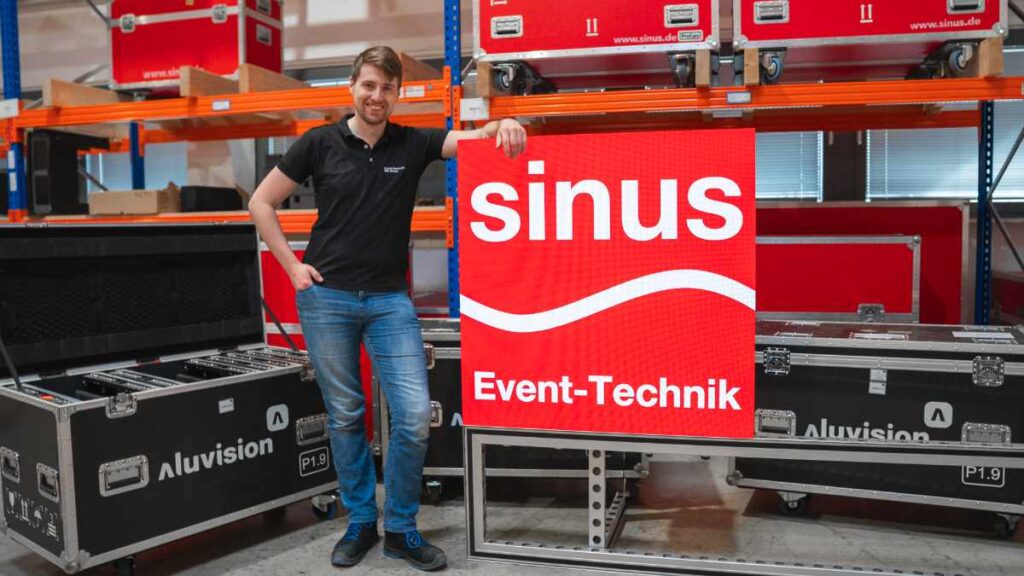 Sinus Event-Technik setzt auf AluVision - EventElevator